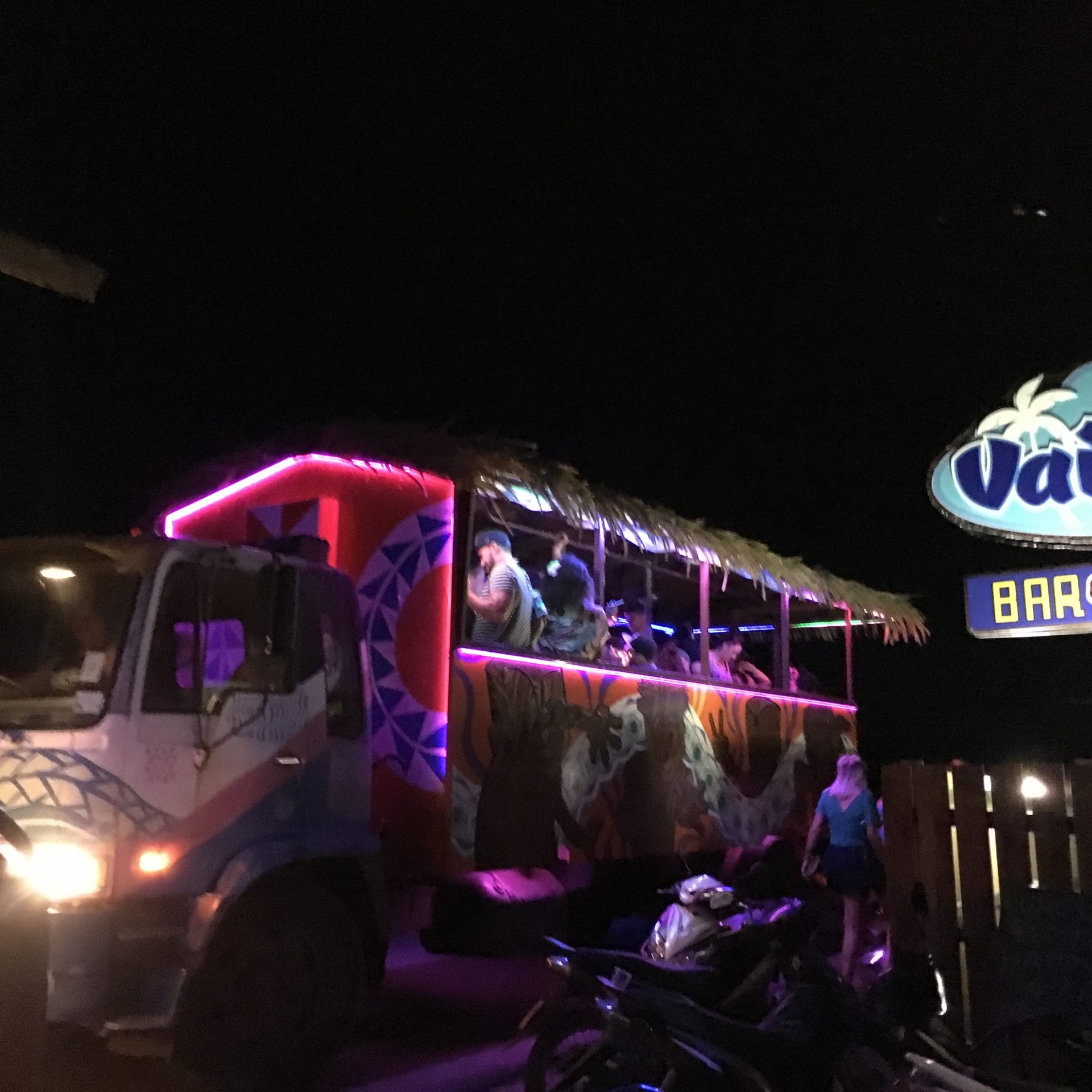 5 Reasons to Visit the Incredible Cook Islands (And How To Get There)